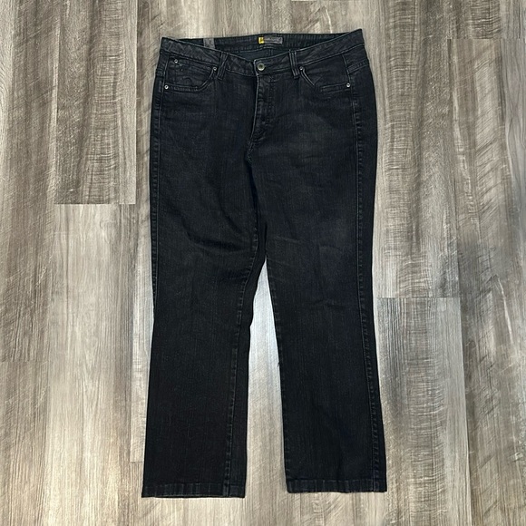 Wrangler | Jeans | Aura From Wrangler Regular Rise Jeans 6r | Poshmark